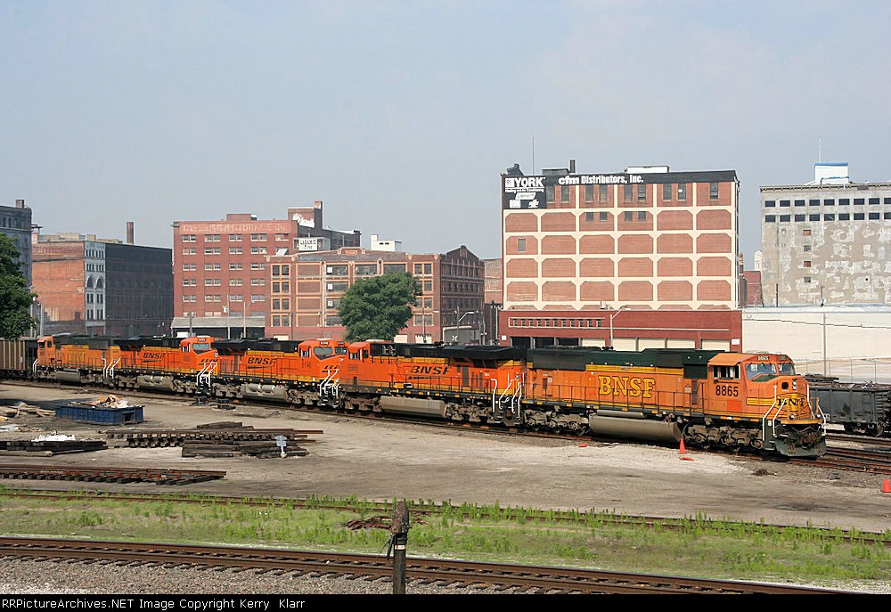 BNSF 8865